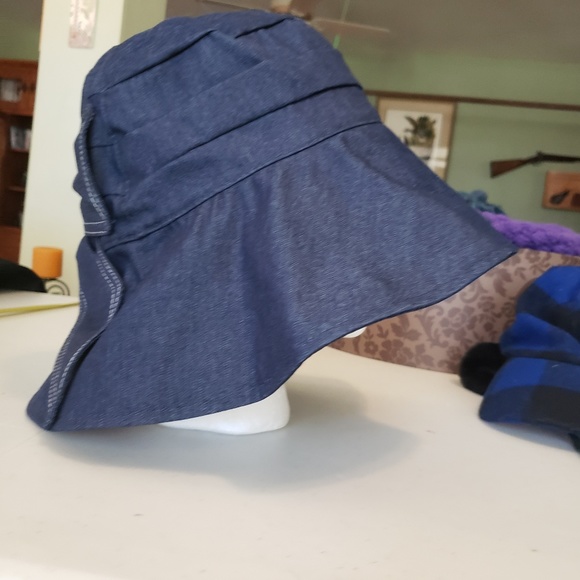 TLC | Accessories | Five Stylish Hats For The Price Of One | Poshmark